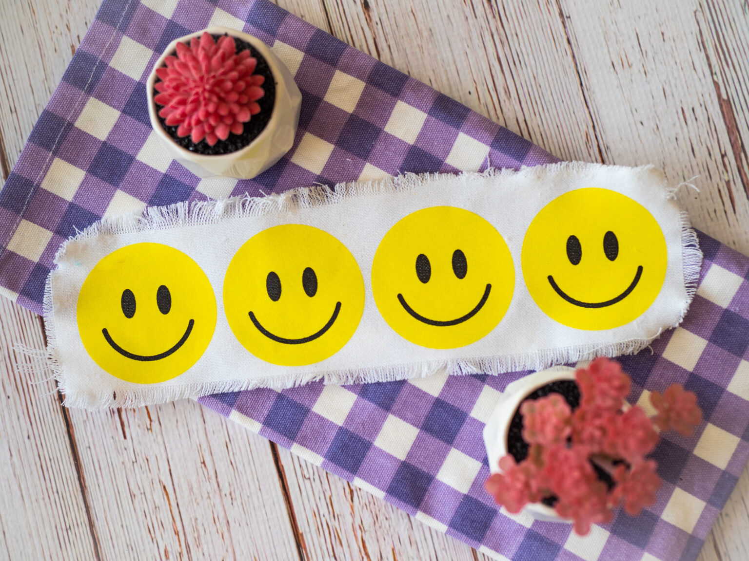 ZL16 - Four Smiley Faces- SCREEN PRINT TRANSFER ***PREMIUM*** - HoopMama